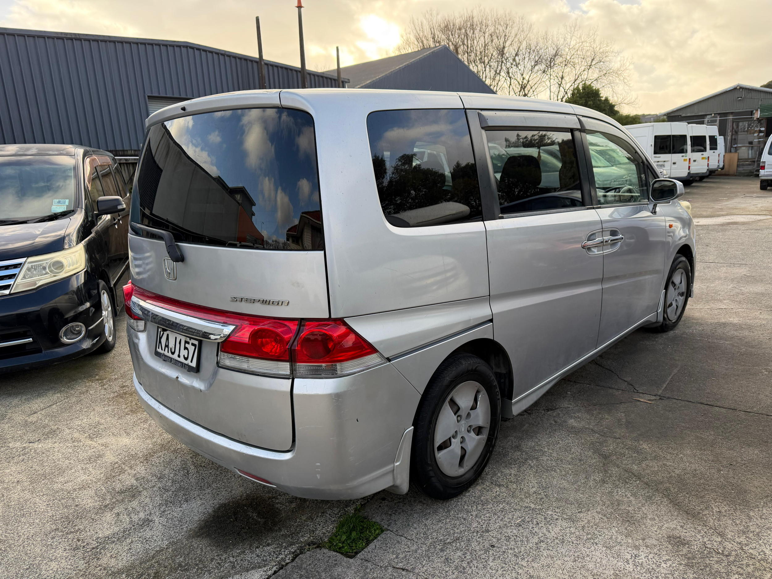 Honda Stepwagon 2005 Self-Contained | Travel Cars New Zealand